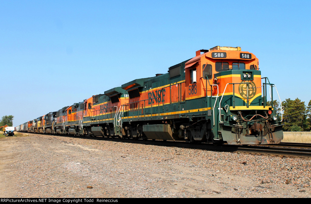 BNSF 588